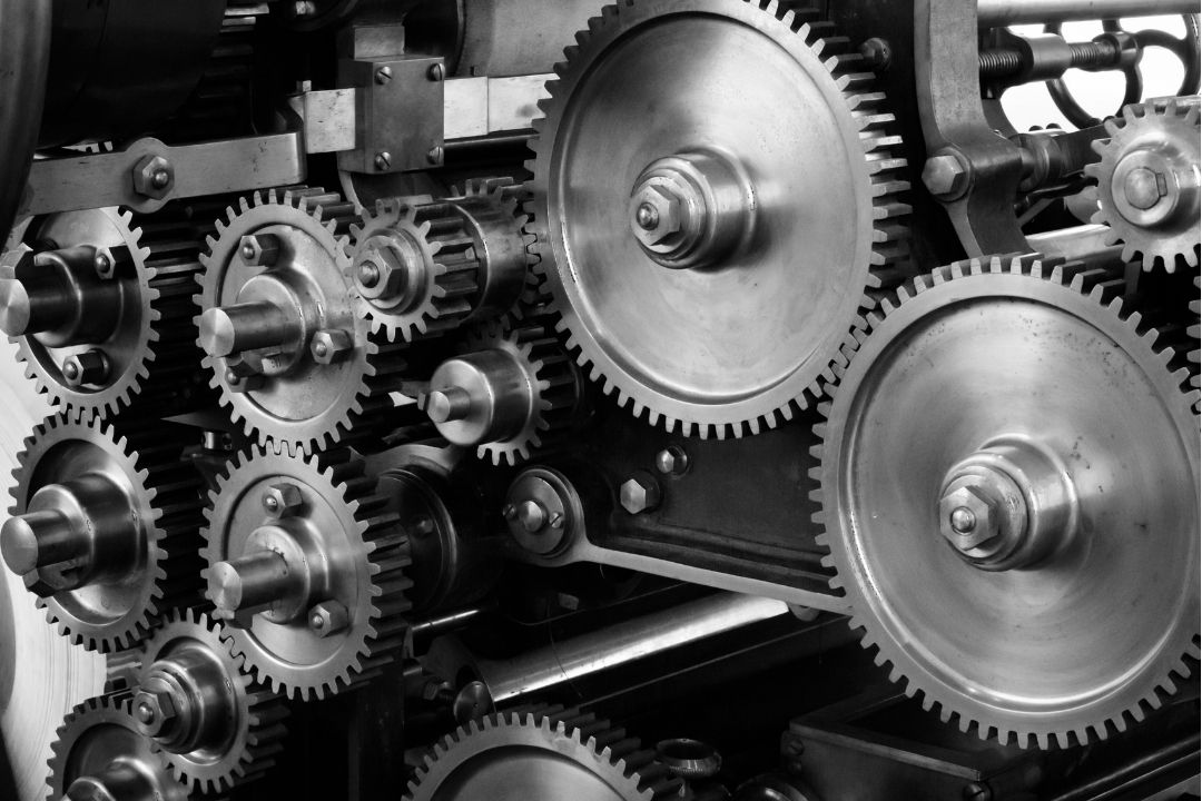 A Comprehensive Guide to Aqueous vs. Solvent Cleaners