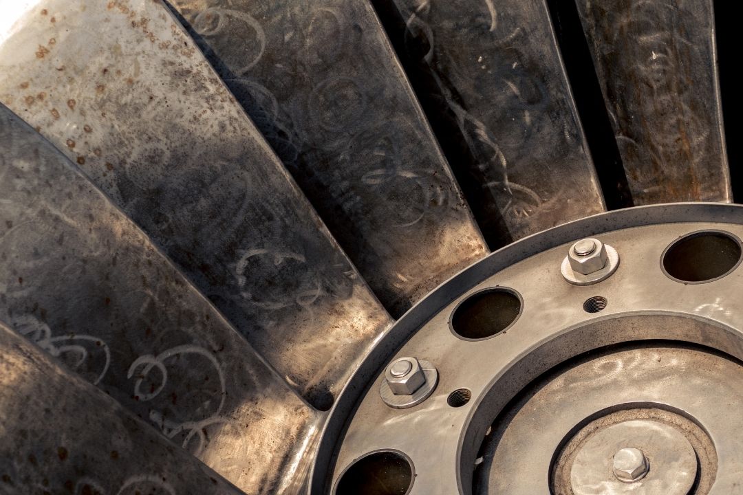 A Comprehensive Guide to Aqueous vs. Solvent Cleaners